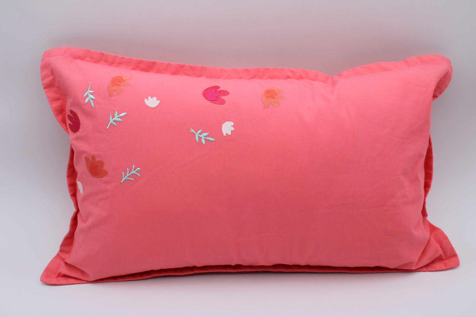 Housse de coussin brodée S. Thiriez • La corde à Linge, Vosges